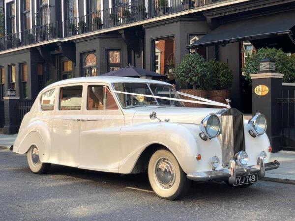 CLASSIC CAR HIRE LONDON - CHAUFFEUR DRIVEN - BOOK NOW