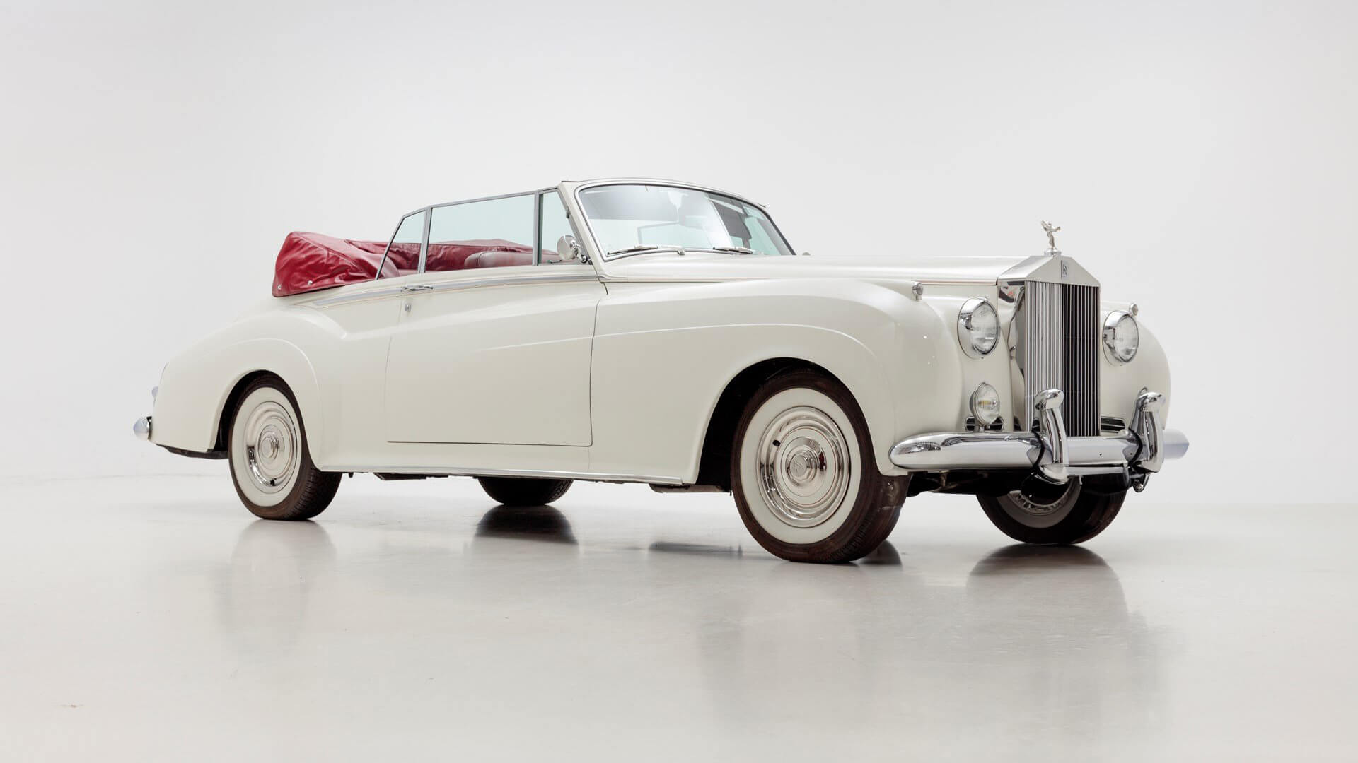 White Rolls Royce Silver Cloud convertible hire - Classic rolls royce hire